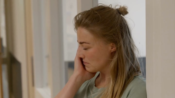 Geraldine Kemper breekt in Five Days Inside: 'Bij mijn vader was ik er ...