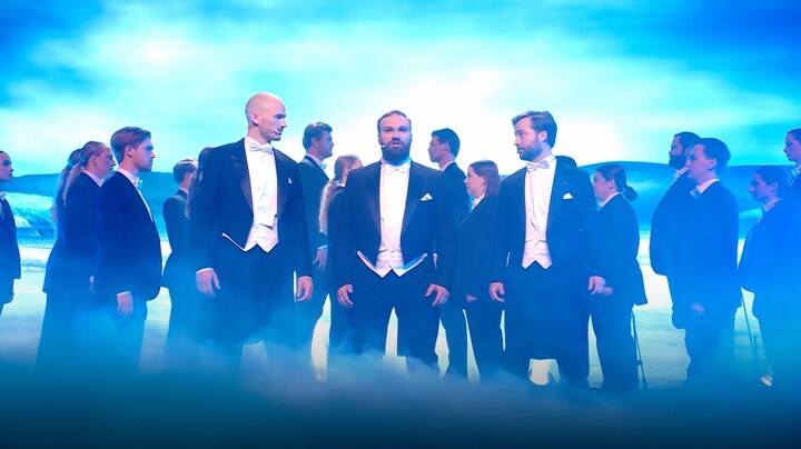 The Golden Baritones laten zien dat het niet gek genoeg kan met ...