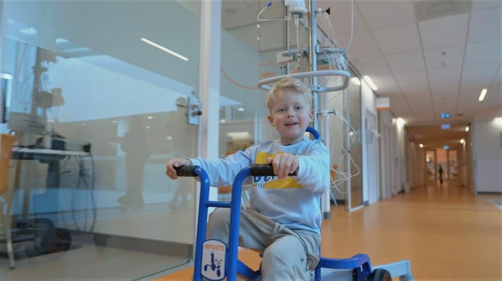 Fietsen met je infuuspaal: uitkomst voor zieke kindjes
