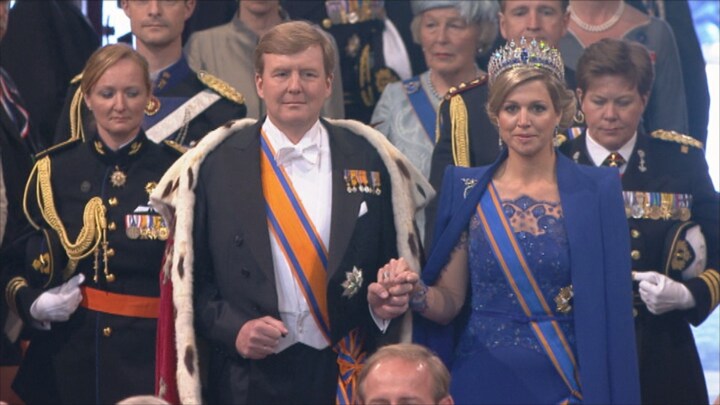 'Bea bedankt!': Willem-Alexander ingehuldigd als koning | RTL.nl 'Bea bedankt!': Willem-Alexander ingehuldigd als koning | RTL.nl