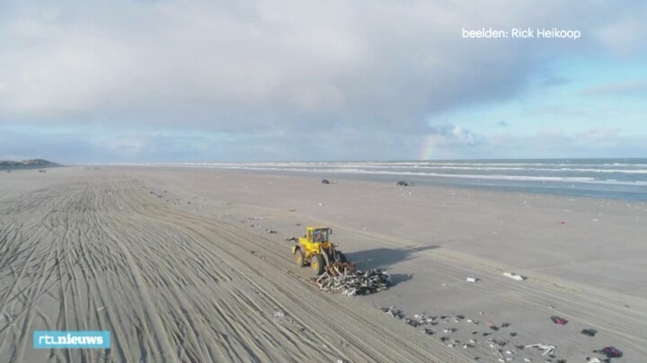 Indrukwekkende dronebeelden van vervuild strand Ameland