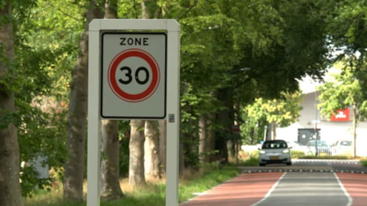 Drempels, klinkers en maar 30 km/u: in steeds meer gemeenten moet je zachter rijden