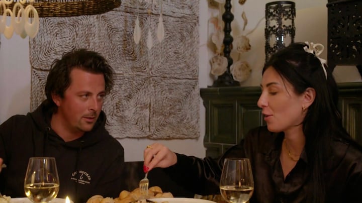 Aran Bade: 'Cameraploeg zat mogelijk zelf aan tafel tijdens ...