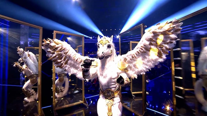 Masked Singer panel geniet van optreden knappe Pegasus: 'Jij moet door'