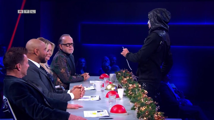 Miki Dark jaagt juryleden stuipen op het lijf