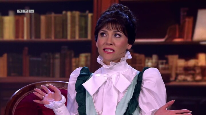 Susanna Klibansky struikelt tijdens duet met Gerard Joling