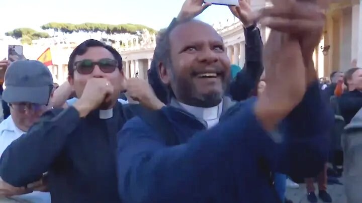 Gejuich op het St. Pietersplein: witte rook, een nieuwe paus