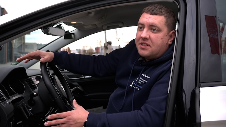 Deze rij-opleiding moet Oekraïense veteranen weer veilig de weg op krijgen